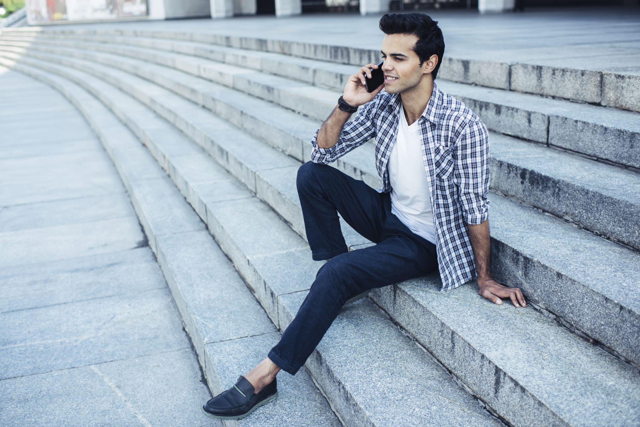 How Does an International SIM Card Work? – Maya Mobile