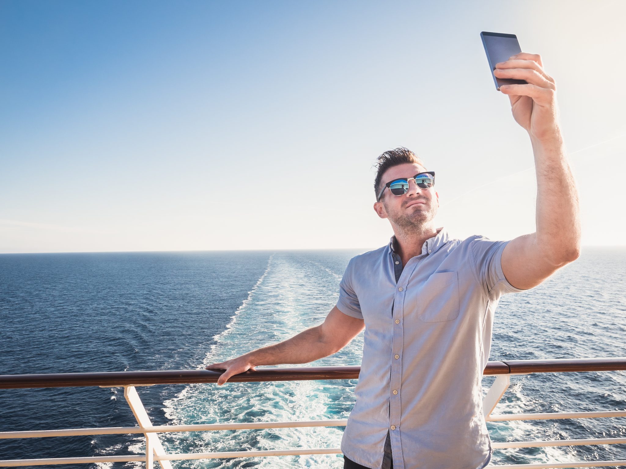 Do Cell Phones Work on Cruise Ships? – Maya Mobile